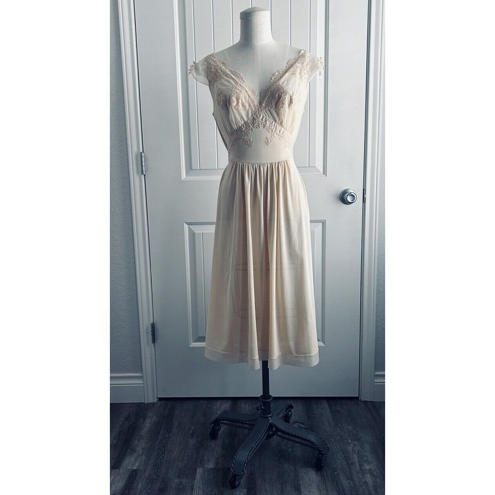 Vanity Fair Vtg 36 Ivory Basque Nightgown Lace Appliq… - Gem